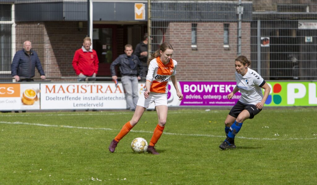 Girlsday bij plaatselijke VV lemelerveld groot succes! - Sukerbiet.nl